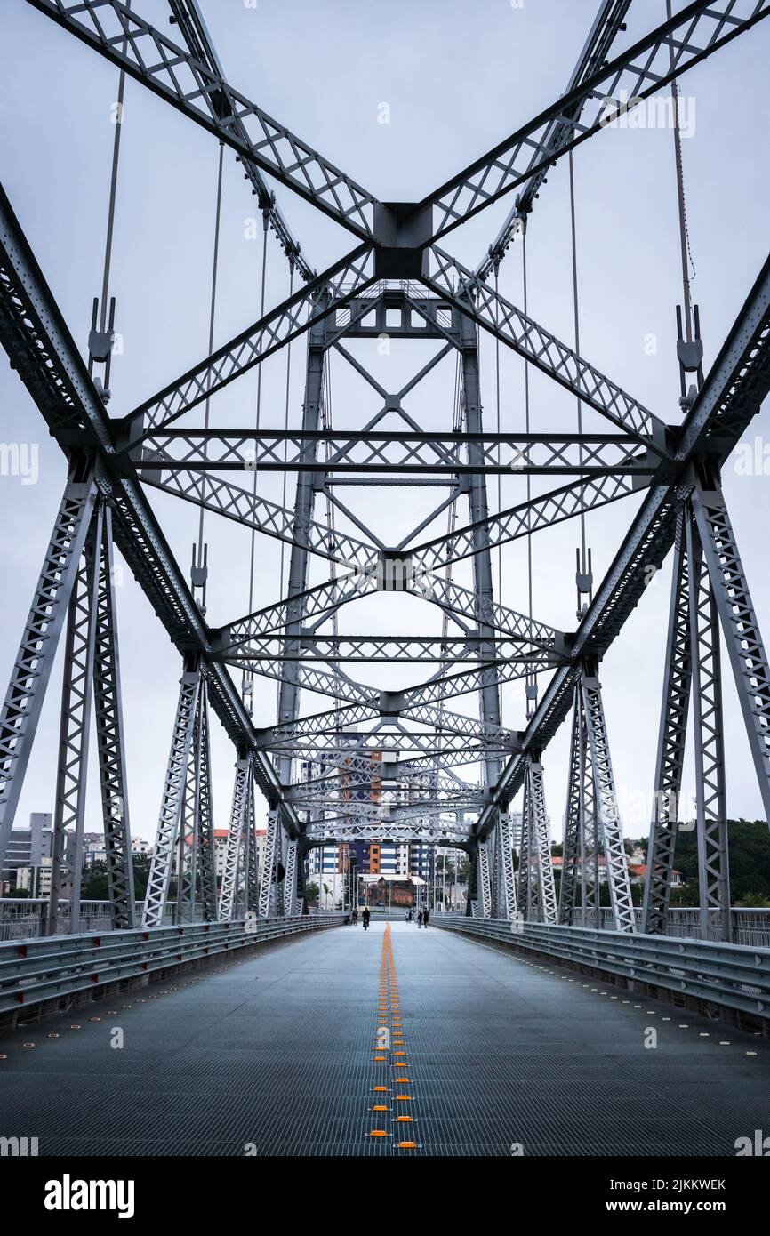 Metal suspension bridge hi-res stock photography and images - Alamy