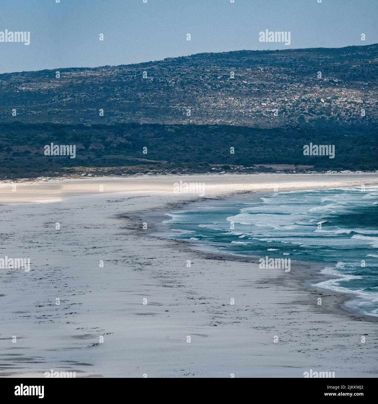 Beautiful sandy beach ocean waves hi-res stock photography and images ...
