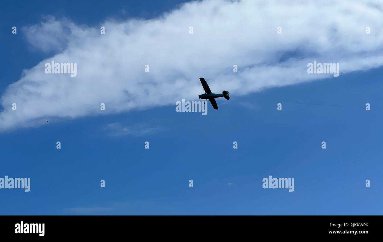 Small plane in flight hi-res stock photography and images - Alamy