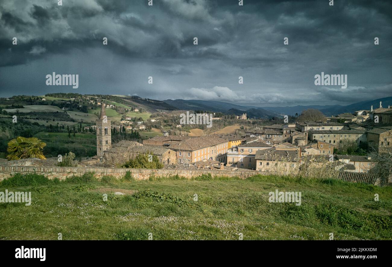 Gloomy city weather hi-res stock photography and images - Alamy