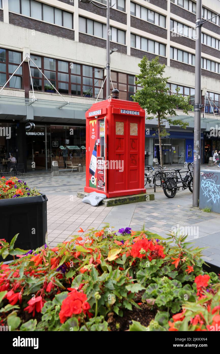 Glasgow red police box hi-res stock photography and images - Alamy