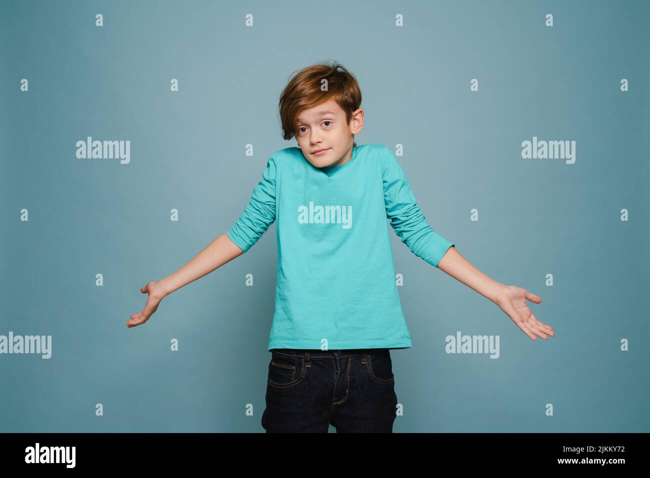 Boy looking perplexed hi-res stock photography and images - Alamy
