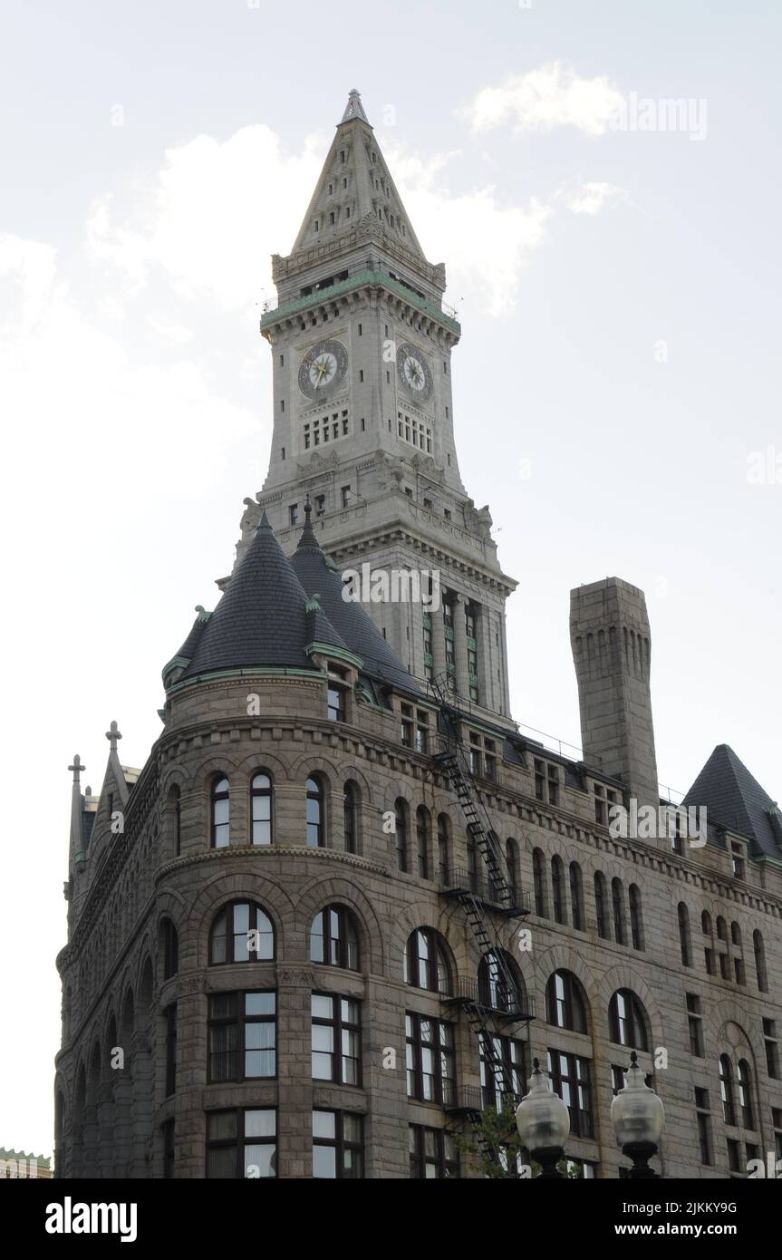 A vertical shot of a Custom House Tower in Boston under a clear sky ...