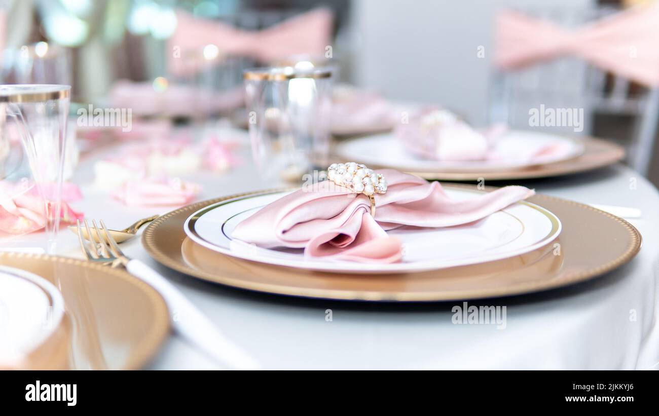 A beautiful wedding table setting, in pink and gold tones, the perfect ...