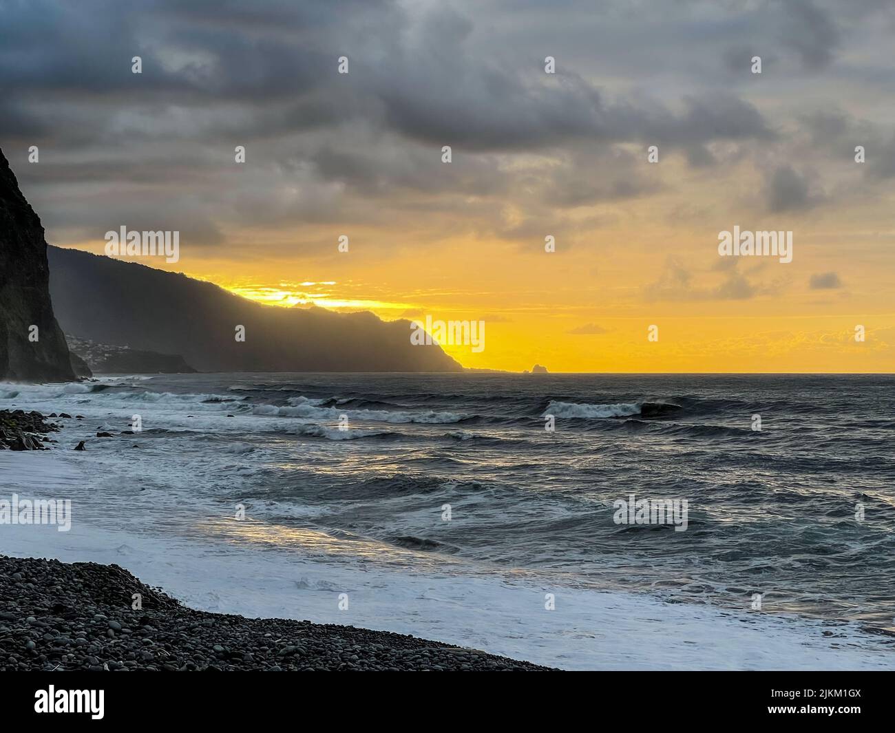 Strong waves hi-res stock photography and images - Alamy