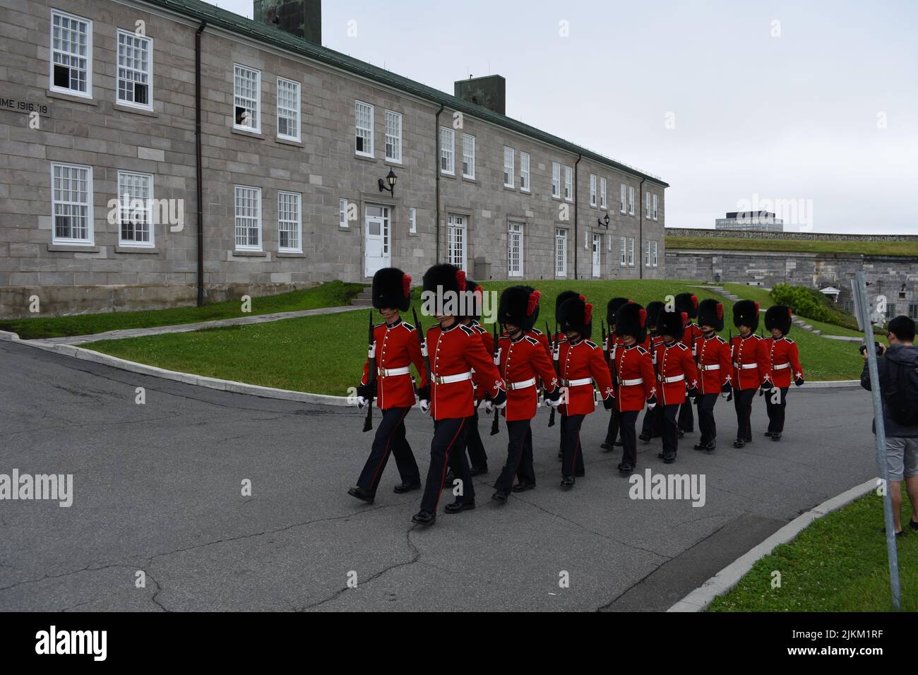 Queens guard soldiers hi-res stock photography and images - Alamy