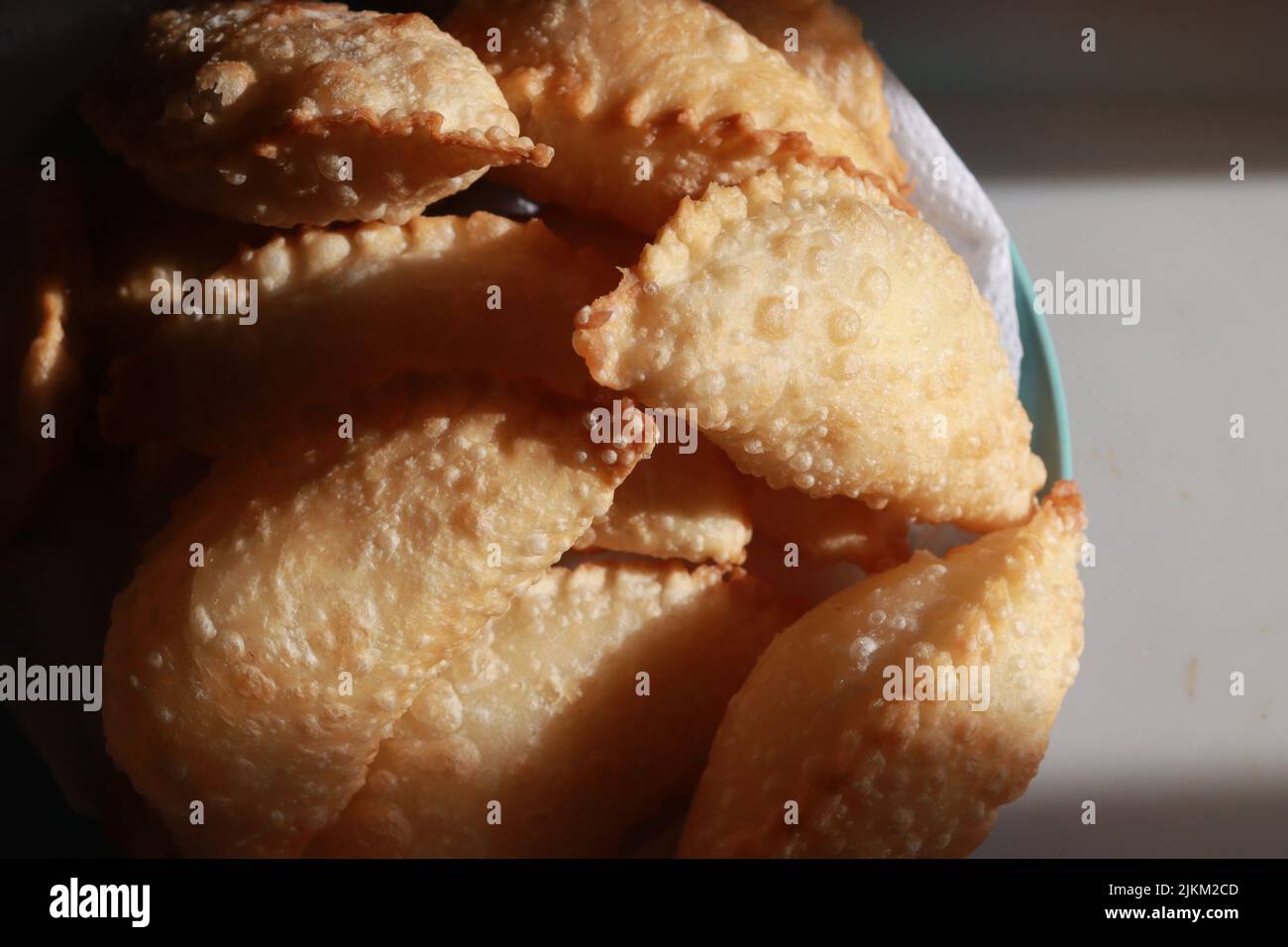 Puff samosa hi-res stock photography and images - Alamy