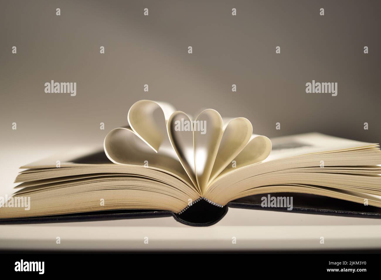 Book fold hi-res stock photography and images - Alamy