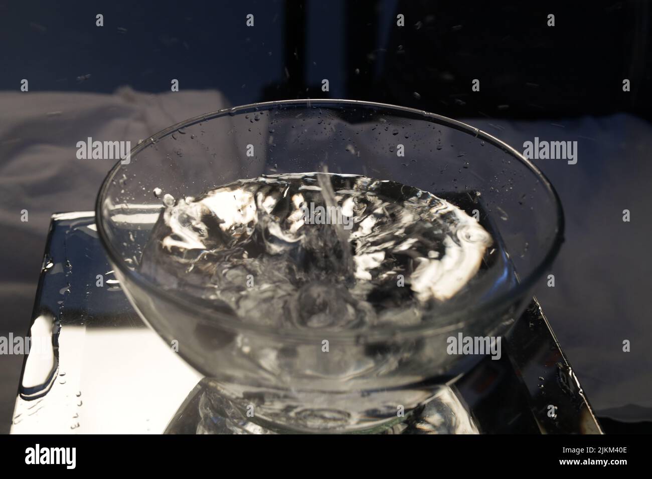 Splash mirror hi-res stock photography and images - Alamy