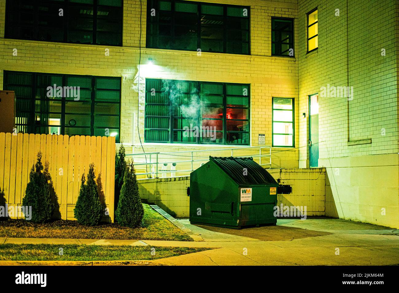 Dumpster in front of house hi-res stock photography and images - Alamy