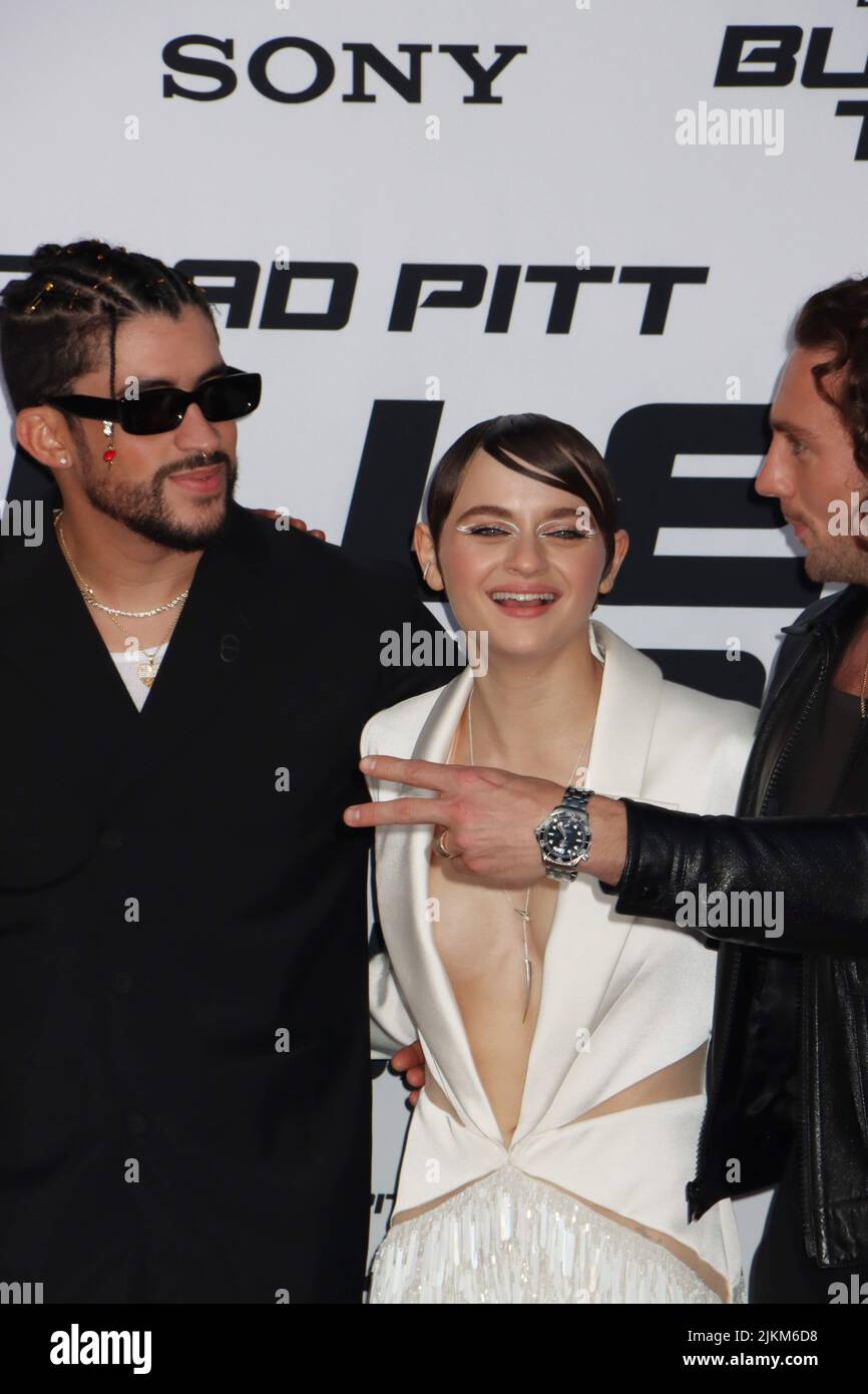 Benito Antonio Martínez Ocasio Bad Bunny, Joey King, Aaron Taylor ...