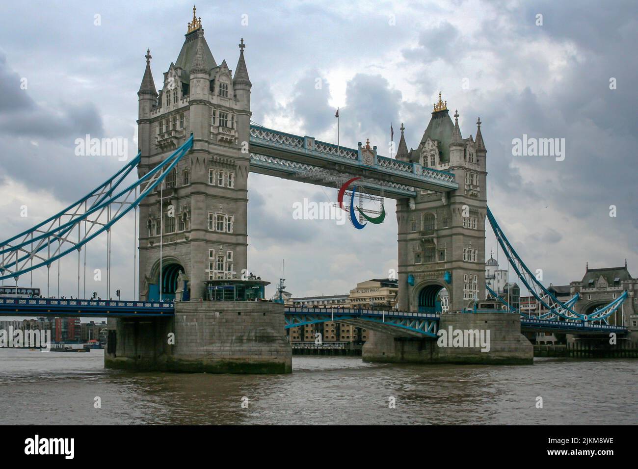 Londons most famous bridge hi-res stock photography and images - Alamy