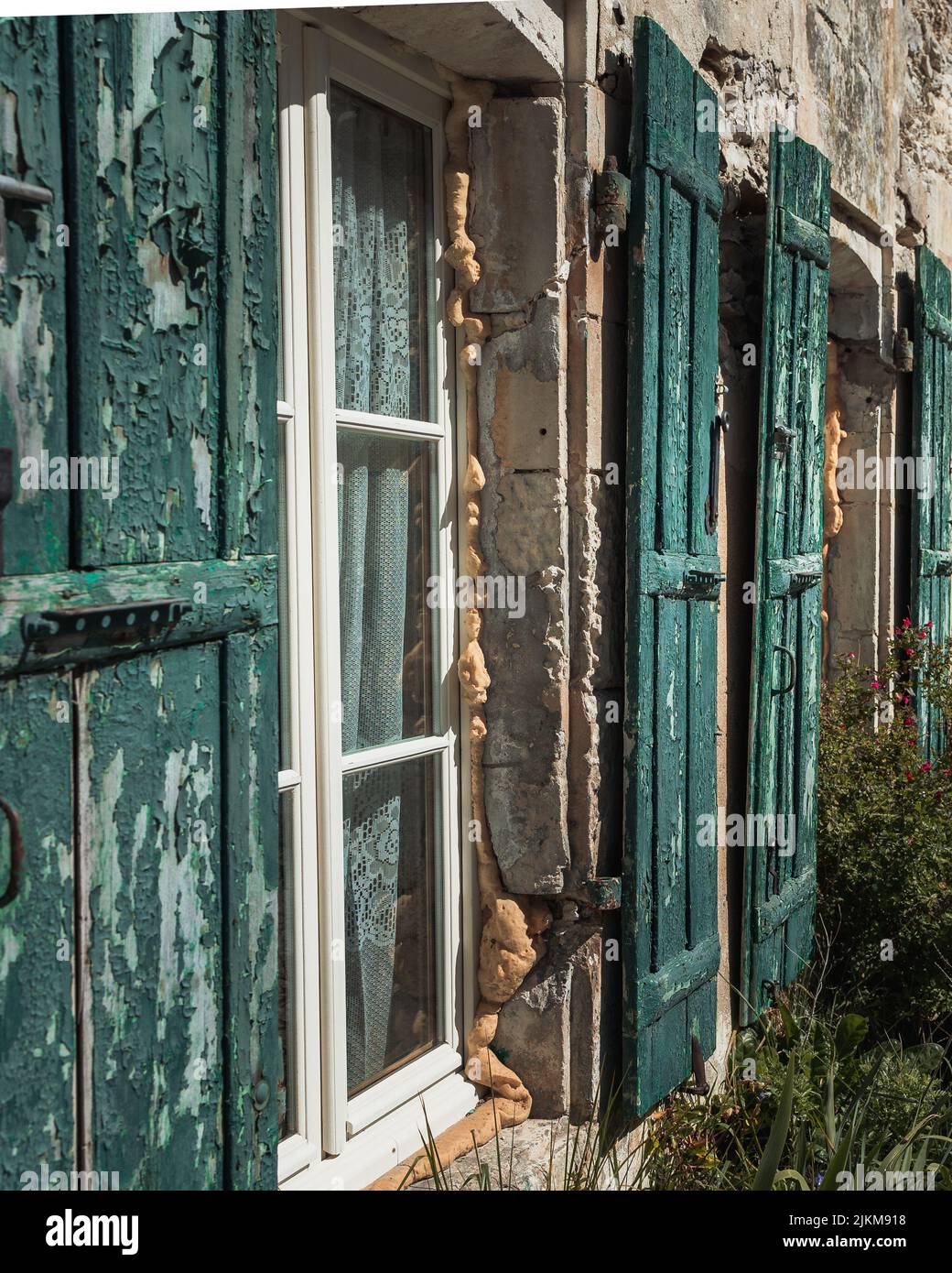 Destroyed facade historic house hi-res stock photography and images - Alamy