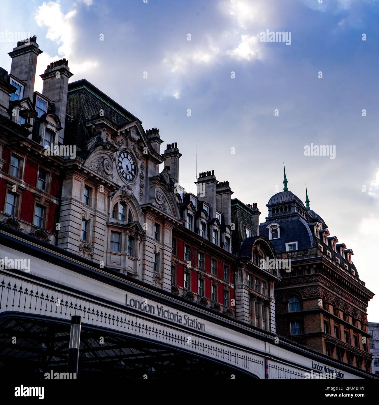 Victoria station architecture hi-res stock photography and images - Alamy