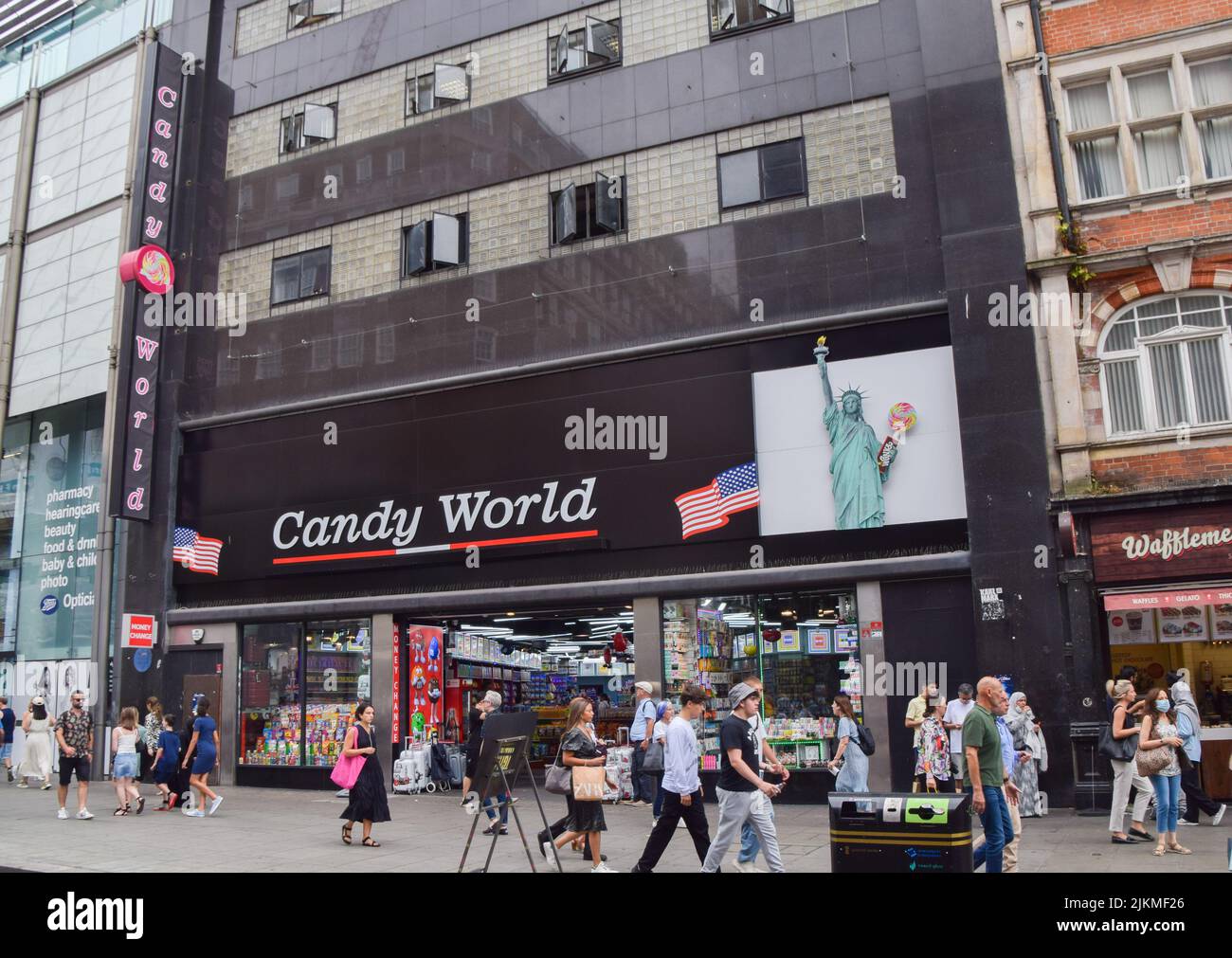 American candy shops oxford street london hi-res stock photography and ...