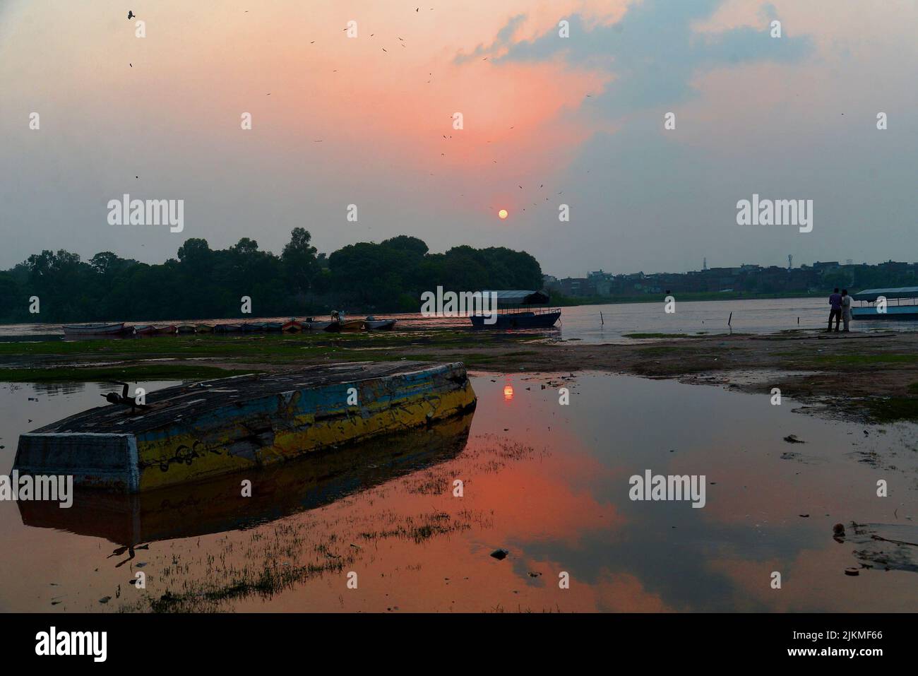 Lahore, Punjab, Pakistan. 2nd Aug, 2022. A view of water level ...