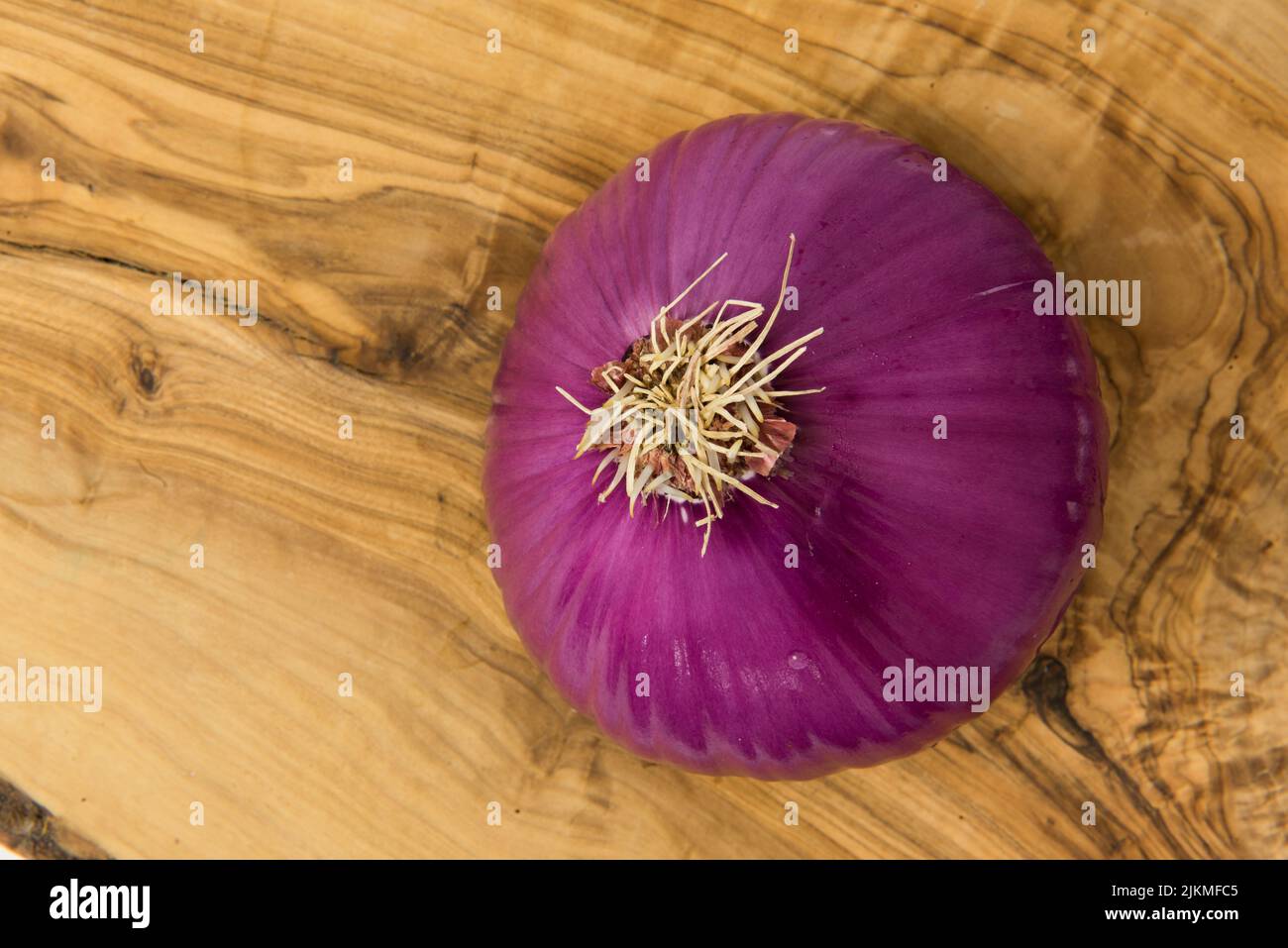 Section single red onion sliced hi-res stock photography and images - Alamy