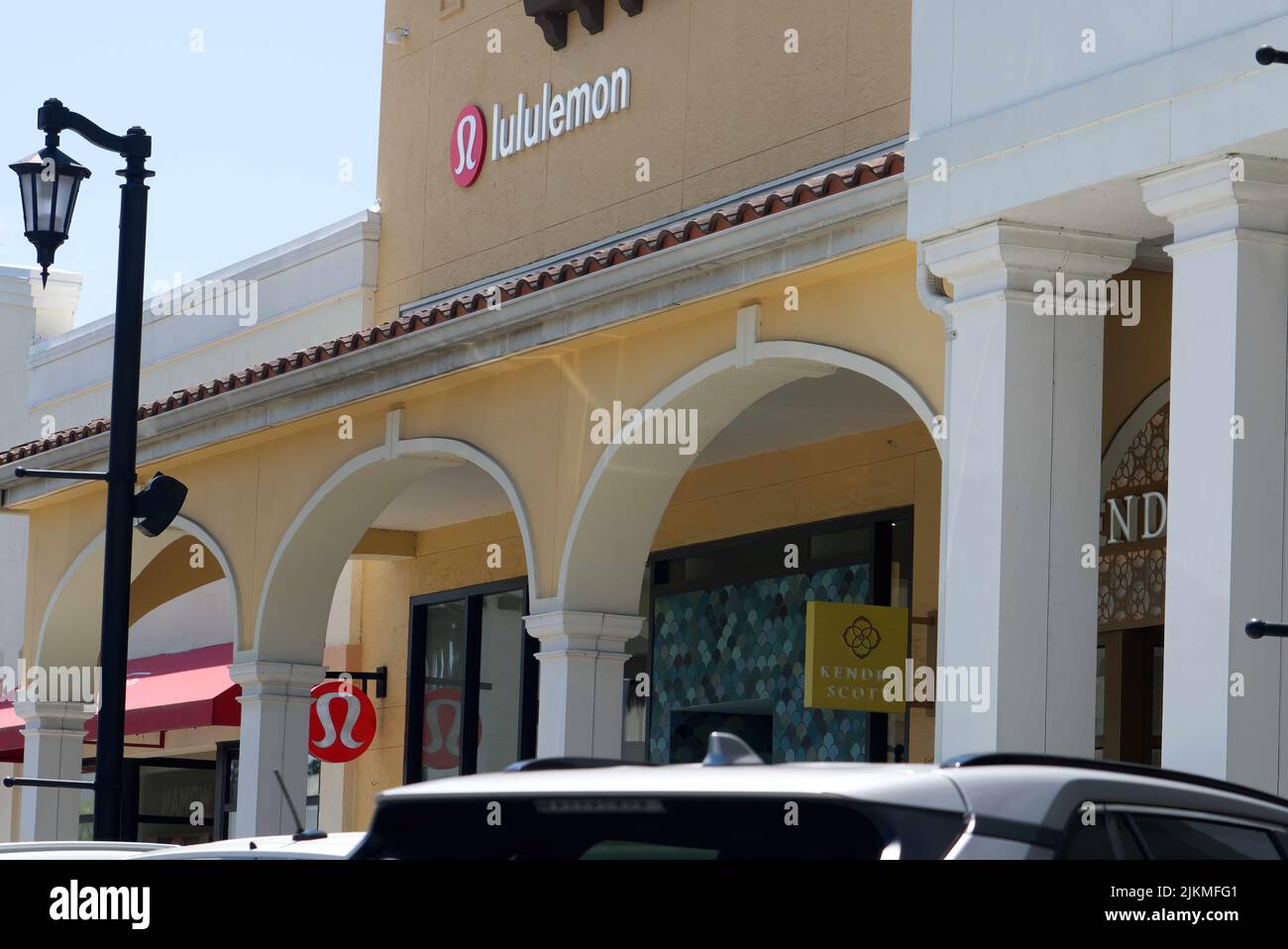 Lululemon store front hi-res stock photography and images - Alamy
