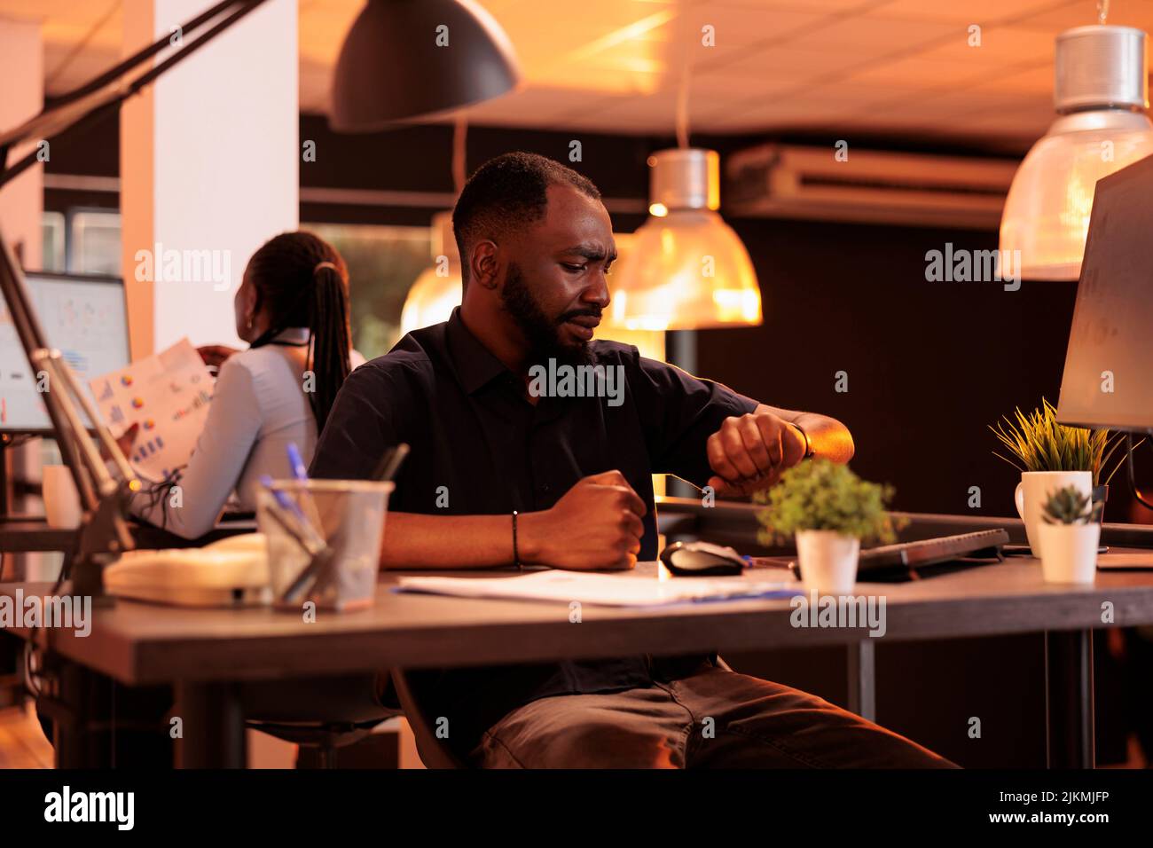 Task deadline hi-res stock photography and images - Alamy