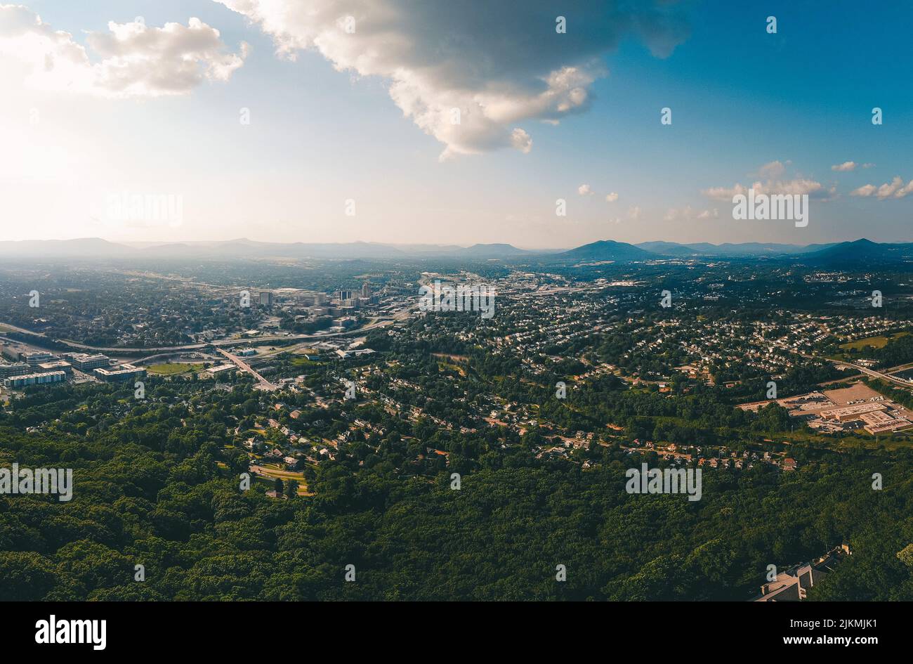 Urban landscape green hi-res stock photography and images - Alamy
