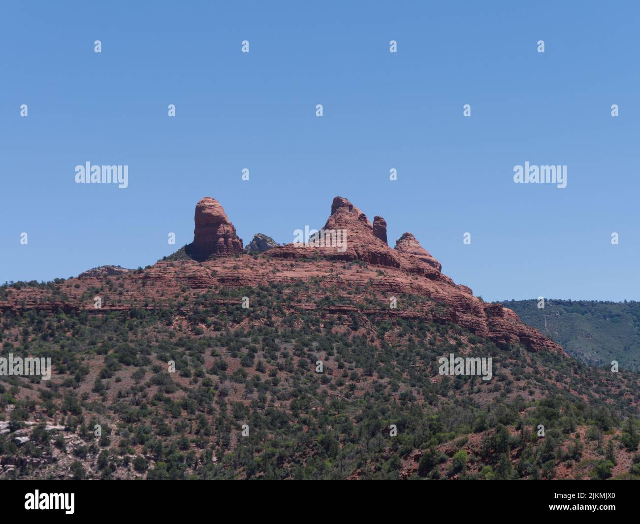 A beautiful landscape of rock formations and green forests in Sedona ...