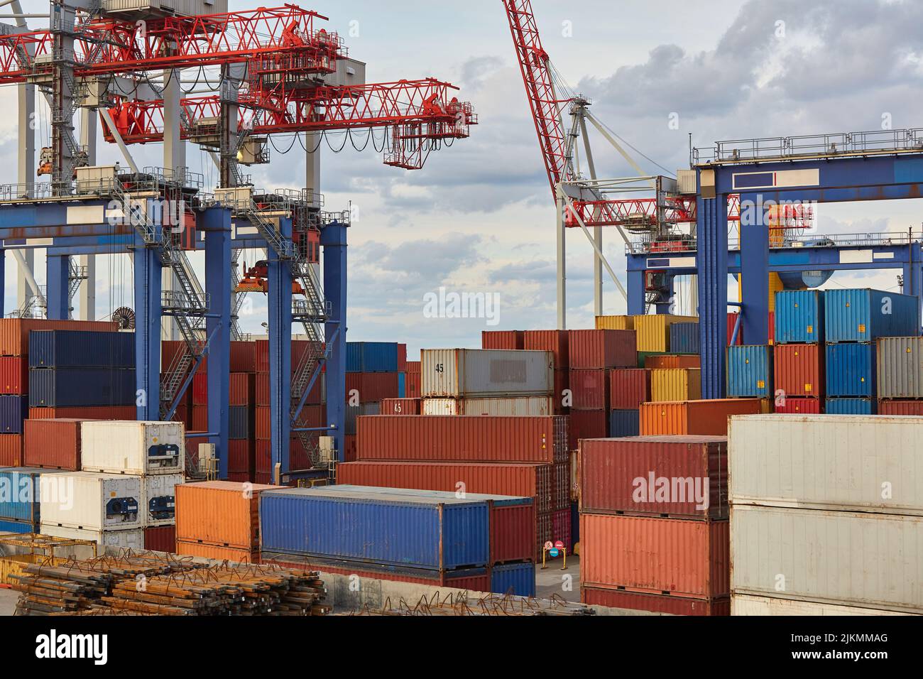Shipping containers yard hi-res stock photography and images - Alamy