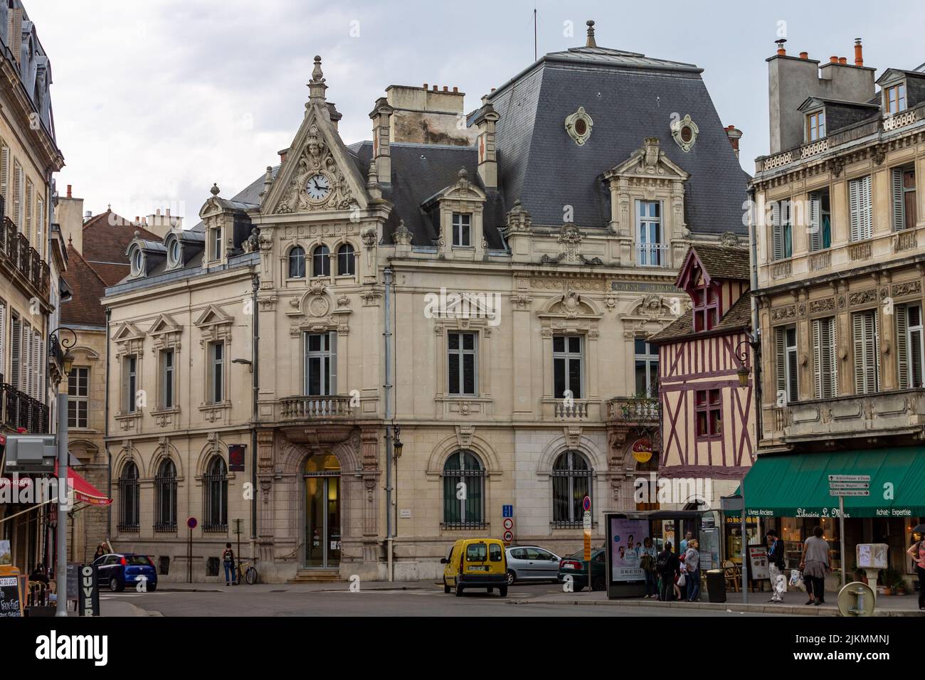 Exterior french architecture buildings old hi-res stock photography and ...
