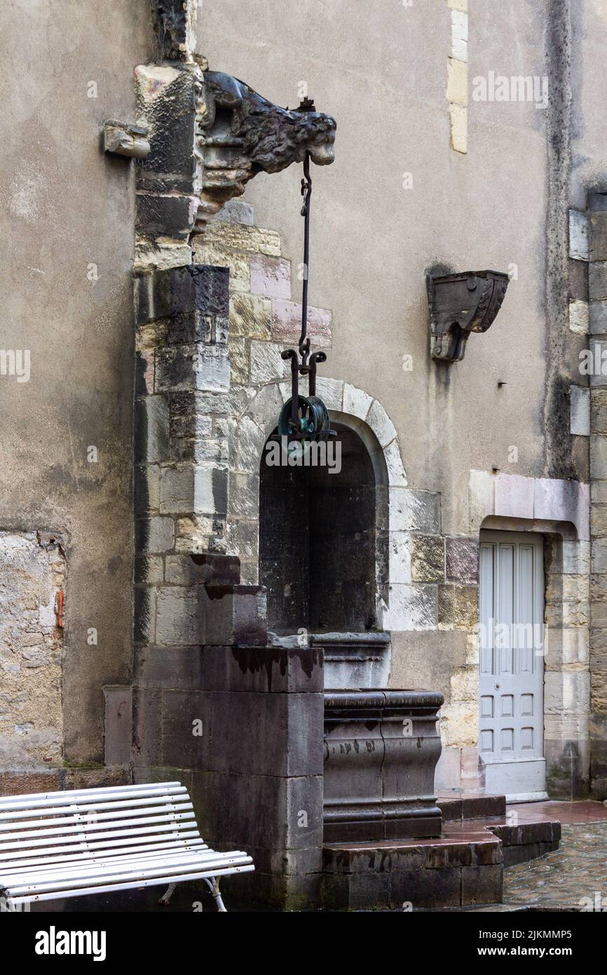 Medieval fountain hi-res stock photography and images - Alamy