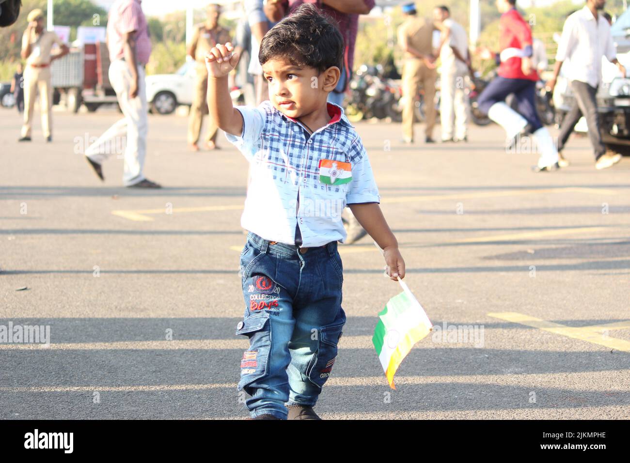 Boy saluting indian flag hi-res stock photography and images - Alamy
