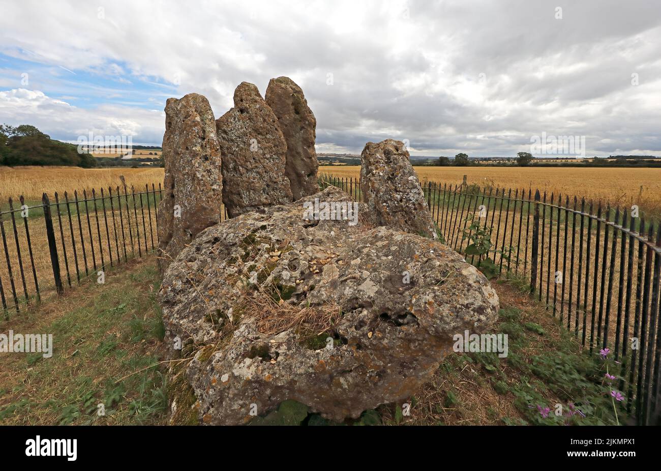Rollright Stones 1700BC - Whispering Knights,is a 'portal dolmen ...