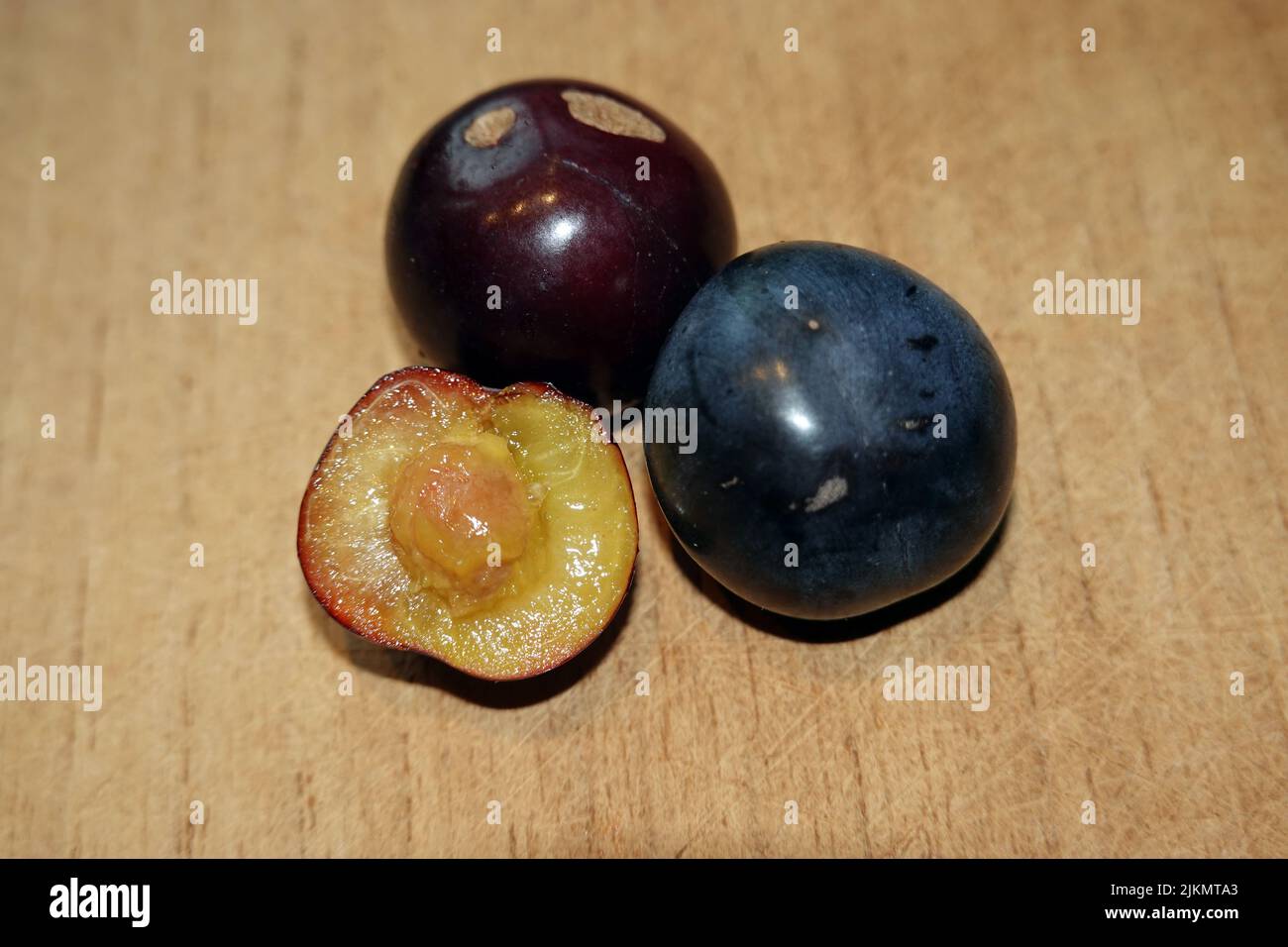 Kirschpflaumen (Prunus cerasifera Stock Photo - Alamy