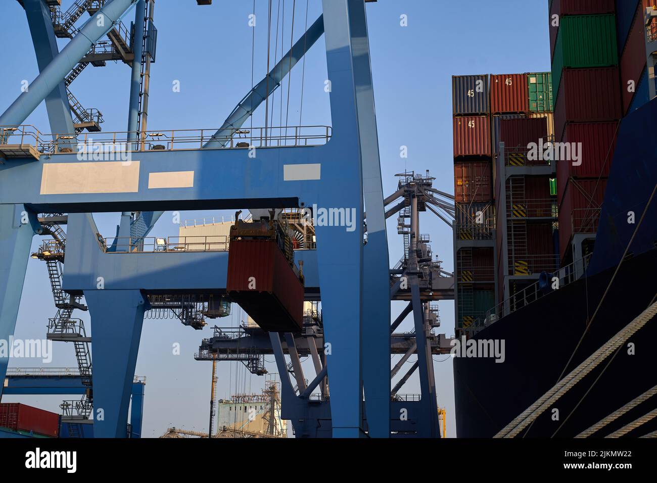 Shanghai container terminal hi-res stock photography and images - Alamy
