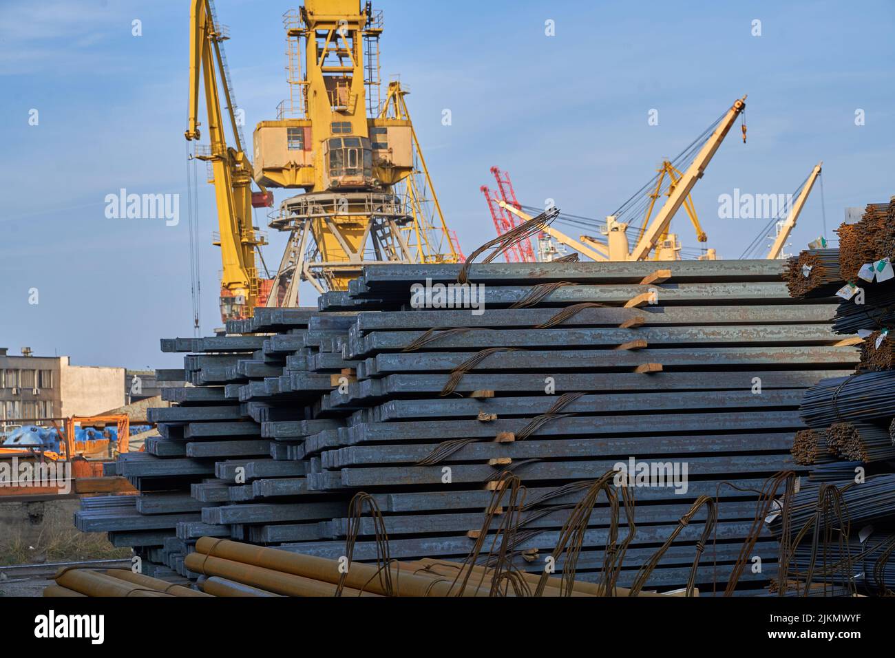 Cargo hatch covers hi-res stock photography and images - Alamy