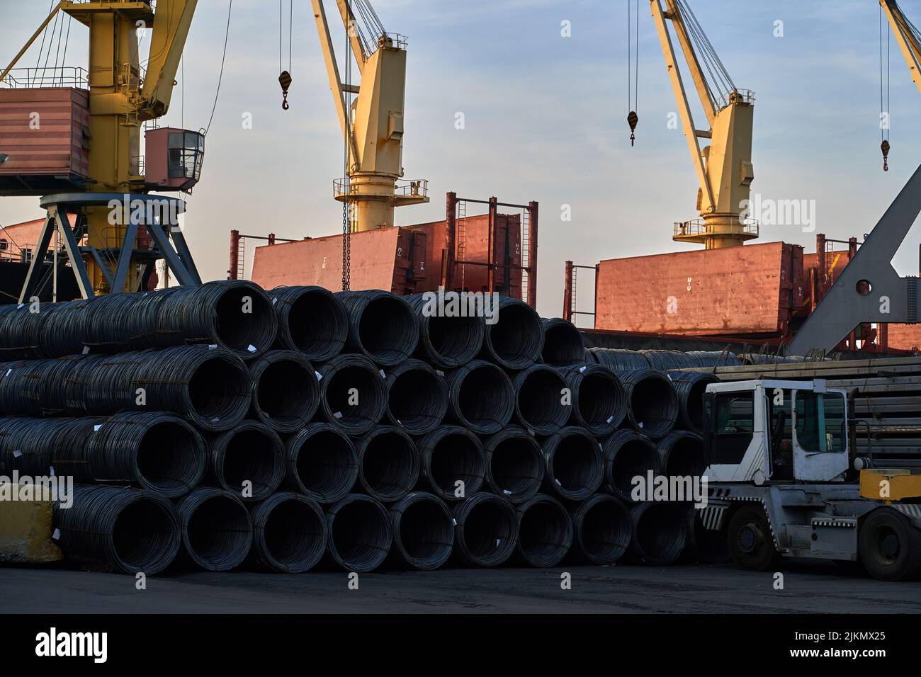 Loading of metal hi-res stock photography and images - Alamy