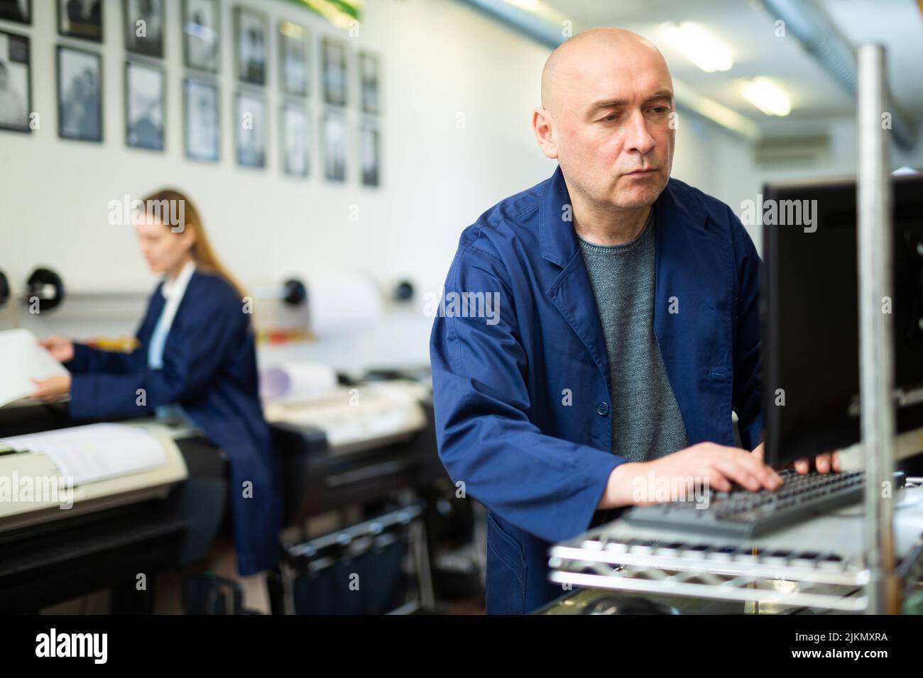 Plotter display hi-res stock photography and images - Alamy