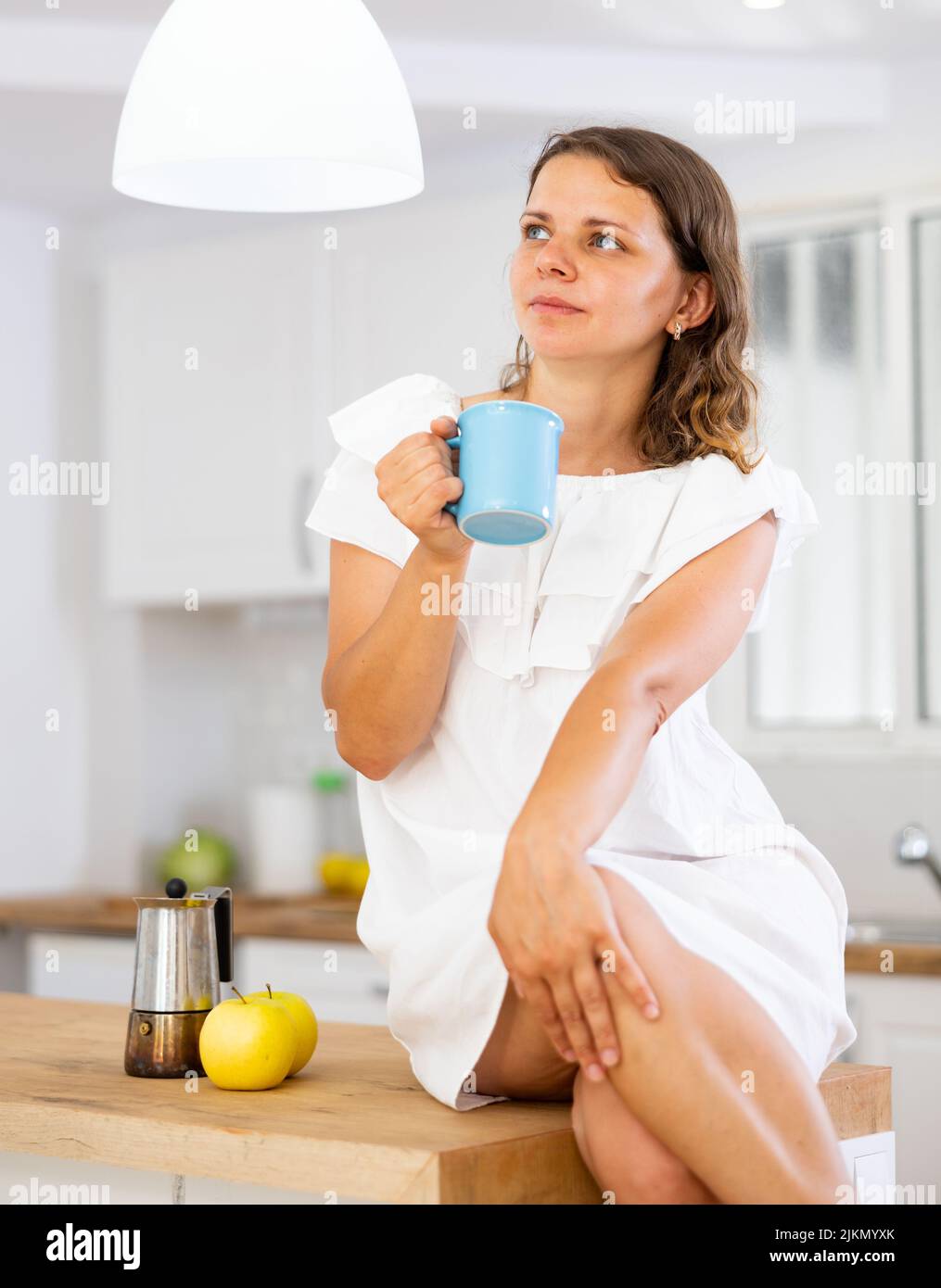 Countertop sitting hi-res stock photography and images - Alamy