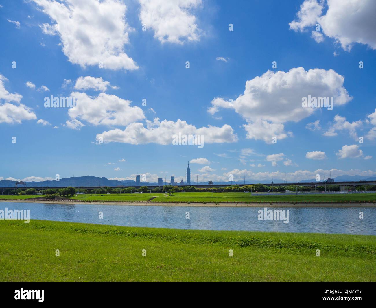 Summertime sunny sky hi-res stock photography and images - Alamy