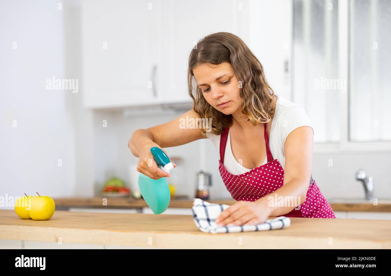 Washing the table hi-res stock photography and images - Alamy