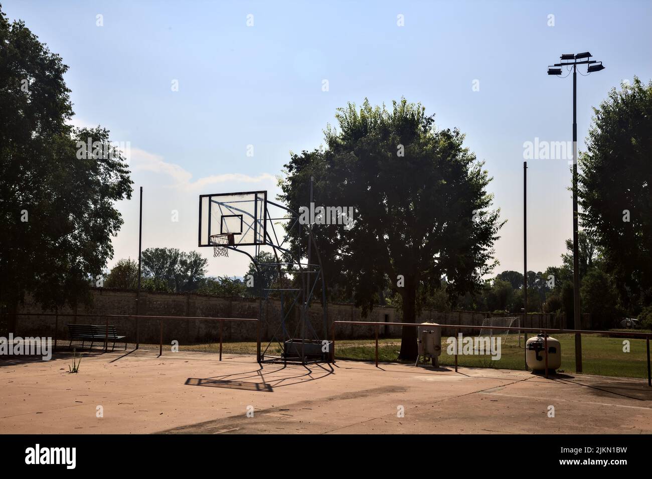 Empty school basketball court old hi-res stock photography and images ...