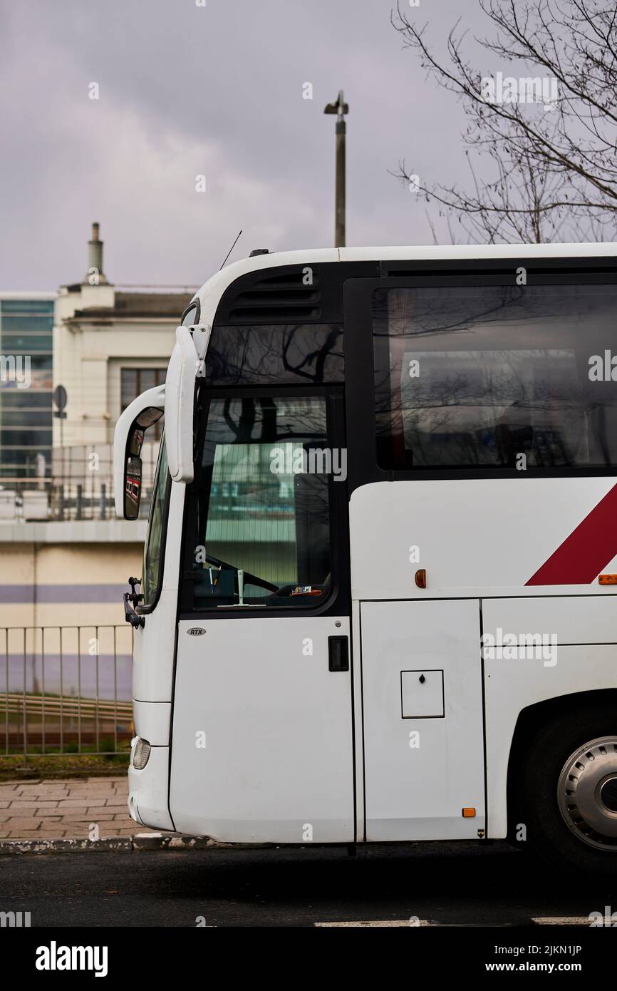 Large white bus hi-res stock photography and images - Alamy