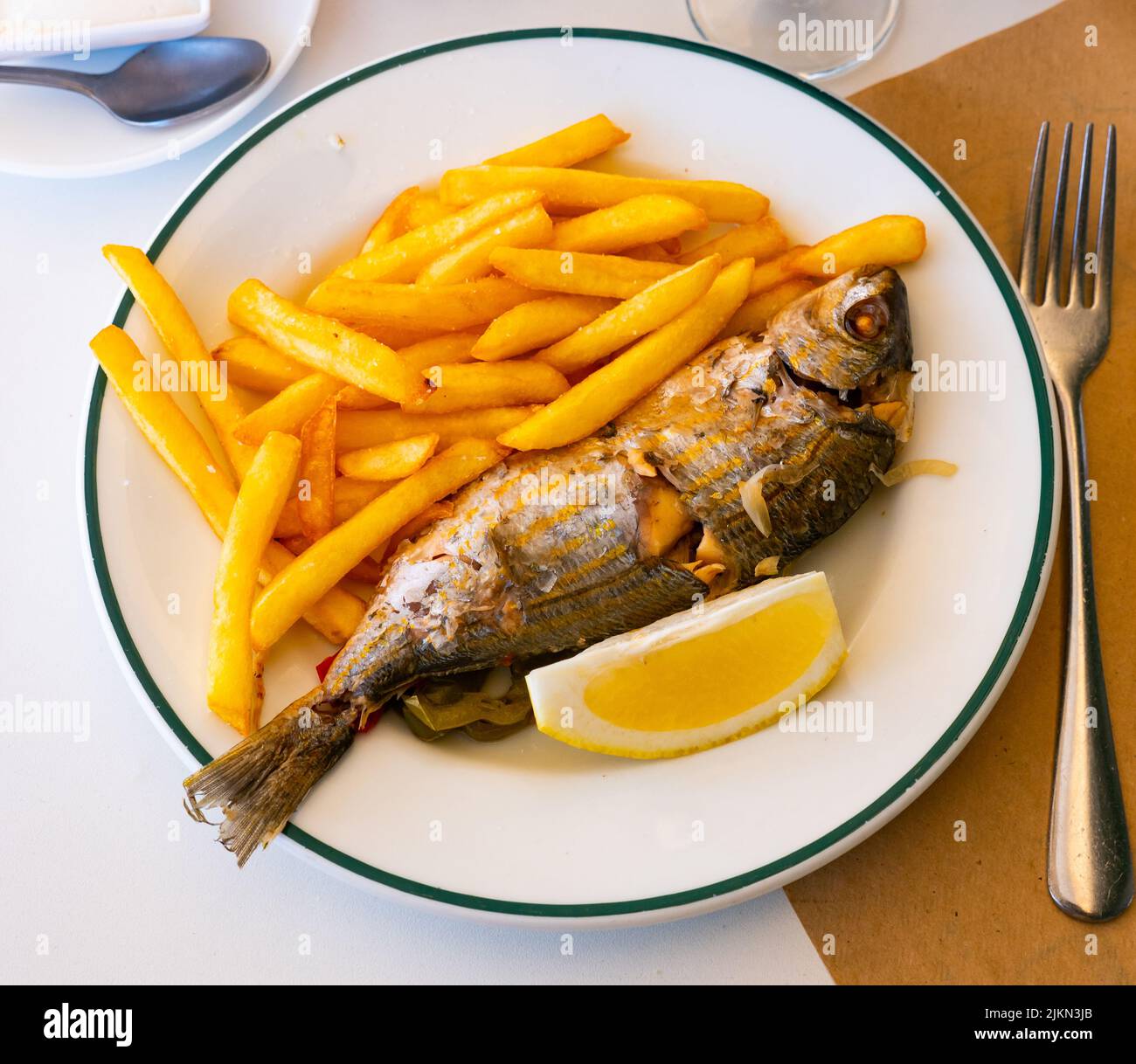 Fried Mediterranean fish Sarpa Stock Photo - Alamy