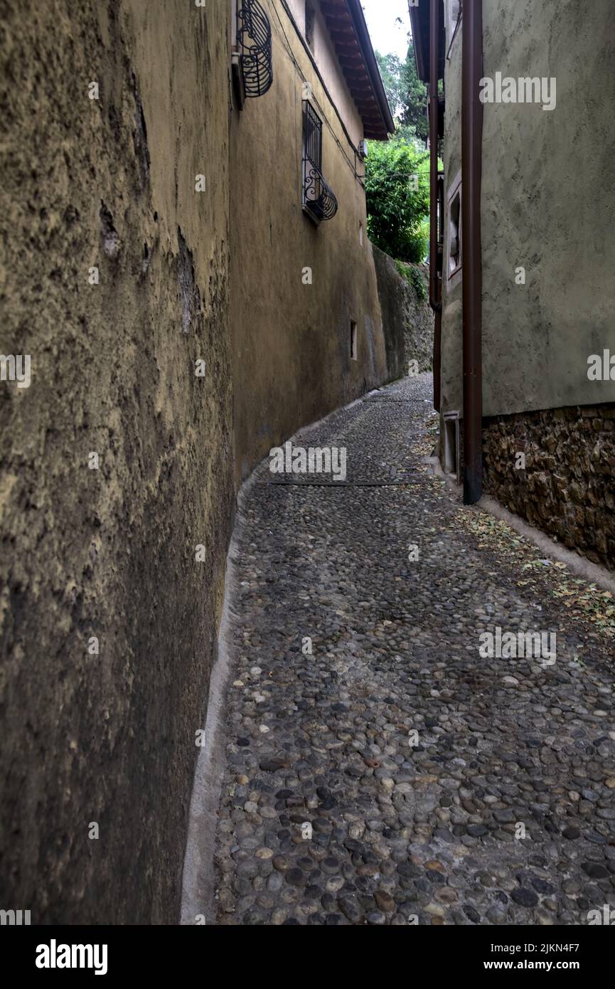 Very narrow cobbled alley in an italian town Stock Photo - Alamy