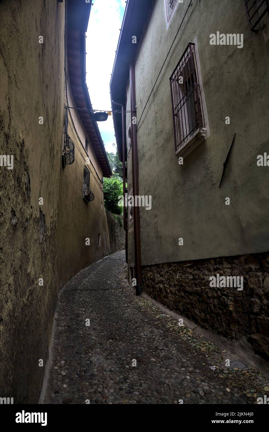 Very narrow cobbled alley in an italian town Stock Photo - Alamy