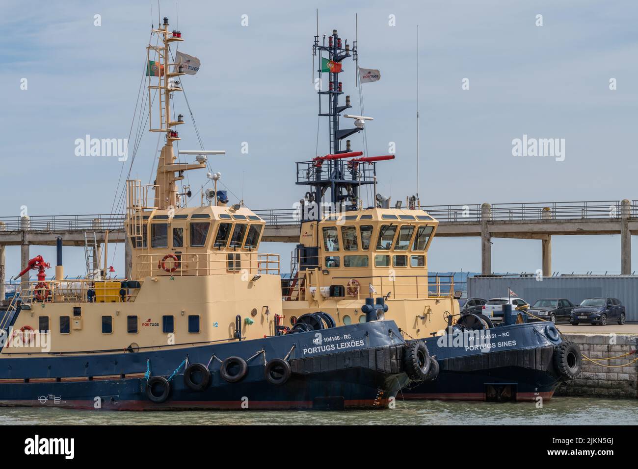 Push and pull hi-res stock photography and images - Alamy