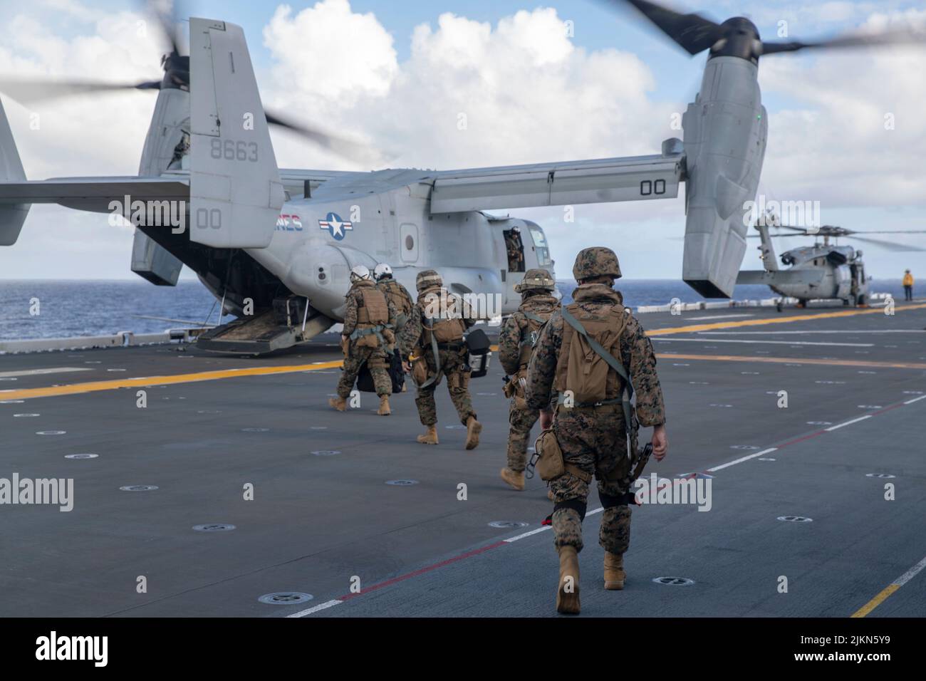 220801-N-VJ326-2312 PACIFIC OCEAN (Aug. 1, 2022) – U.S. Marines board ...