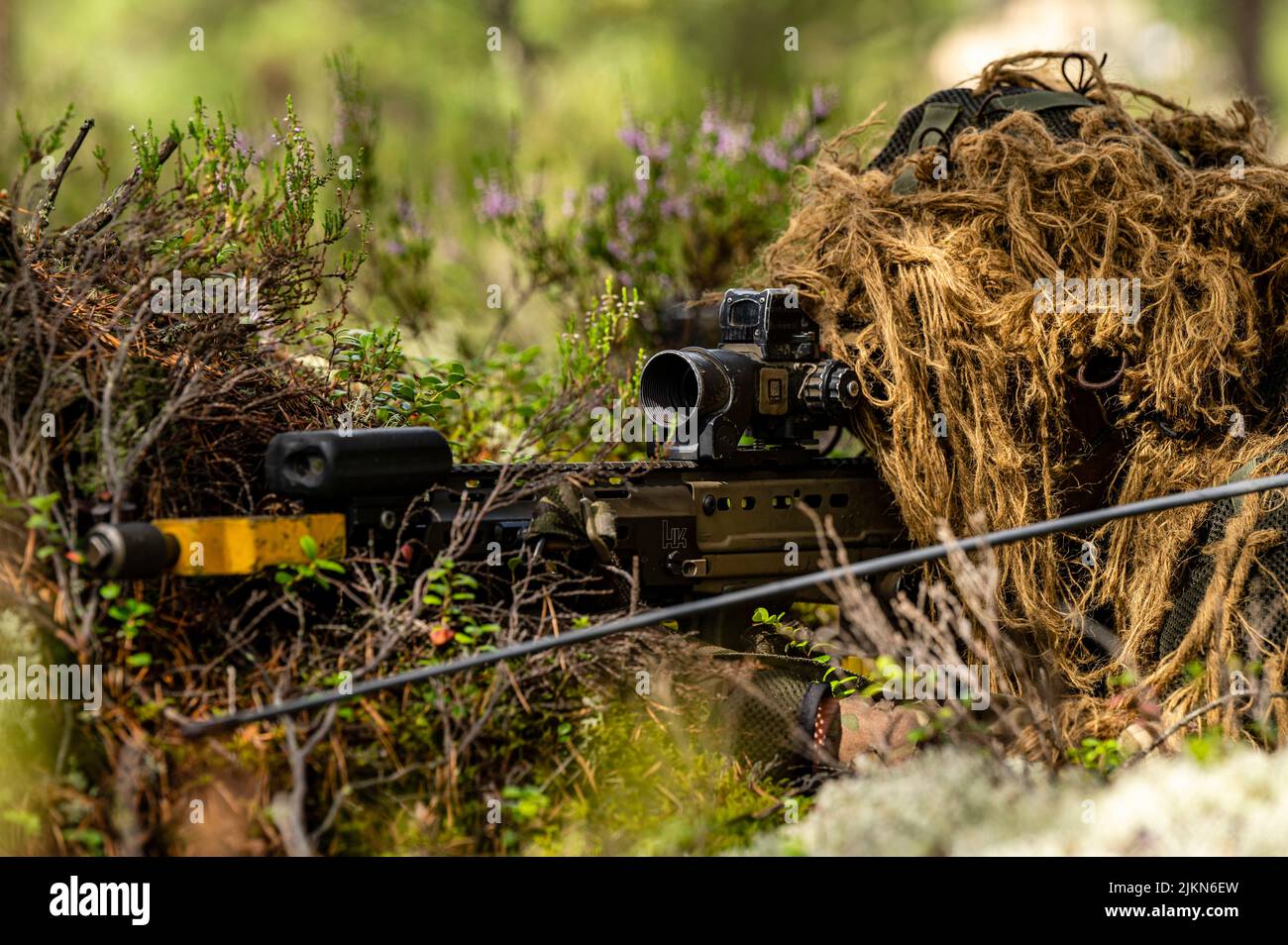 Soldiers rifles regiment in british hi-res stock photography and images ...