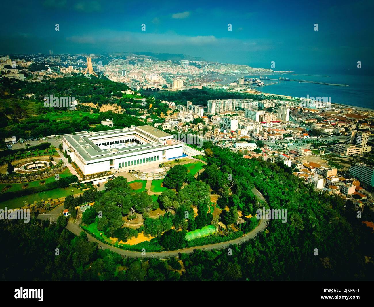 Cityscape with landmarks hi-res stock photography and images - Alamy