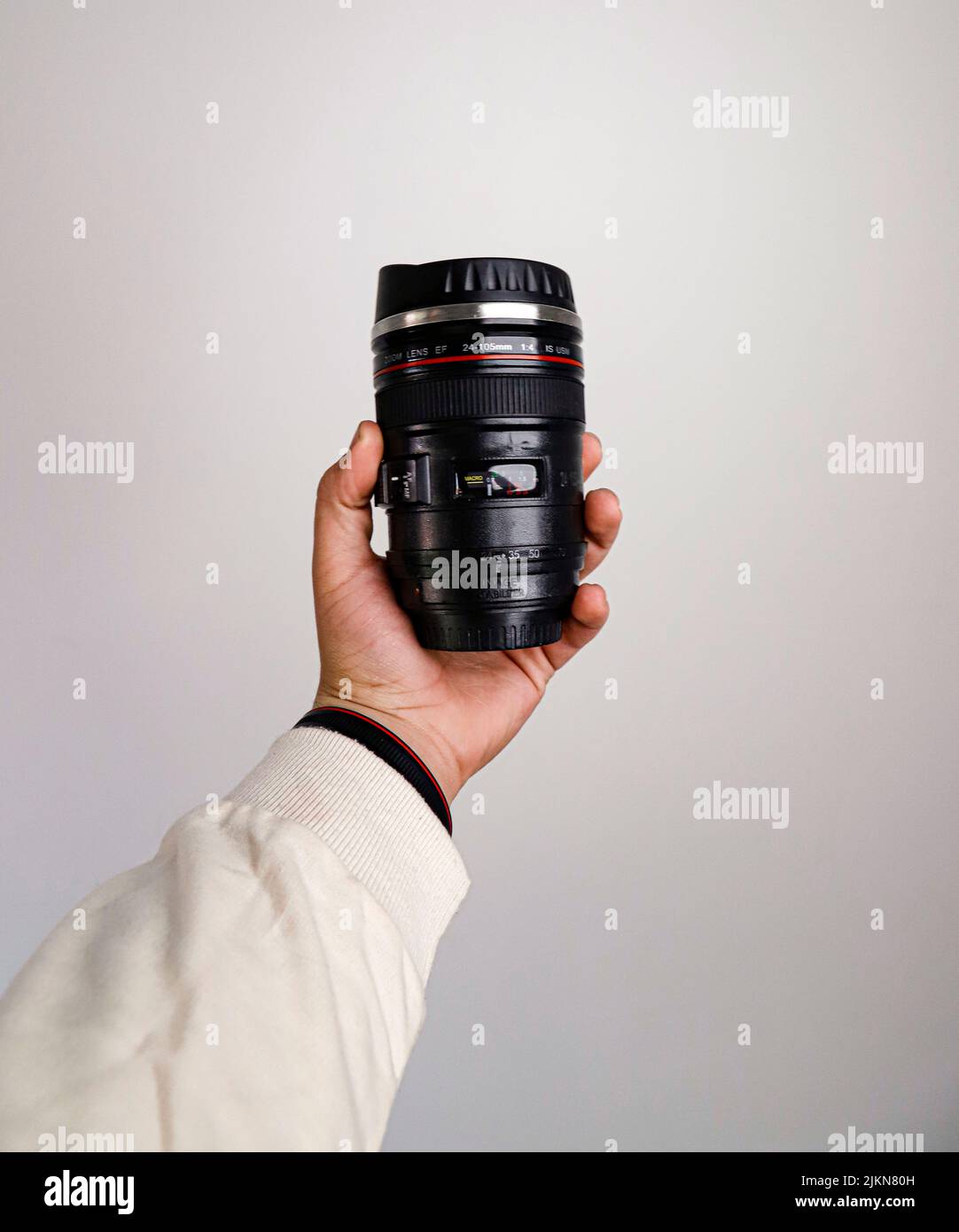 Hand holding lens hi-res stock photography and images - Alamy