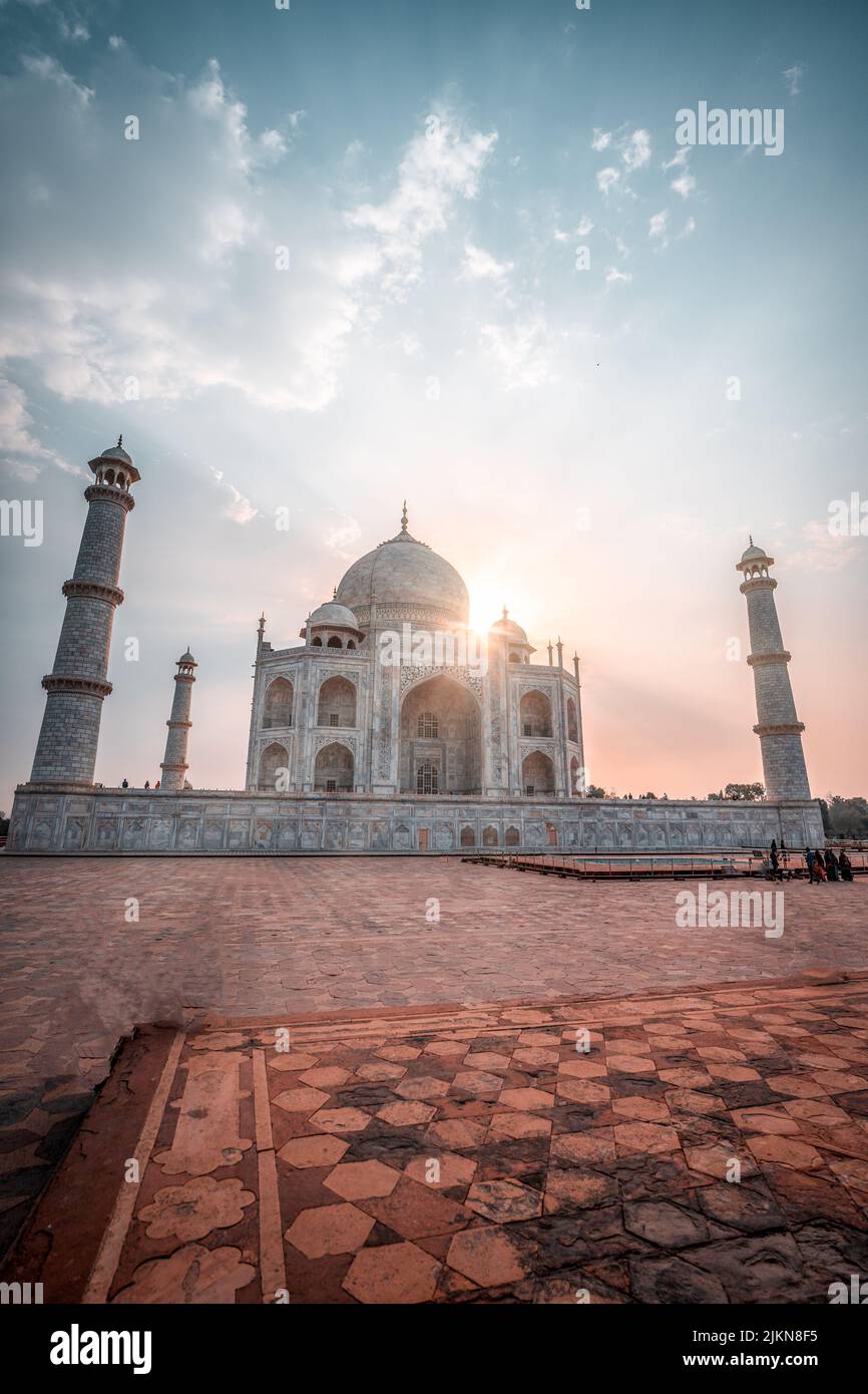 A low angle of a scenic view of the Taj Mahal Mausoleum at sunset, Agra ...