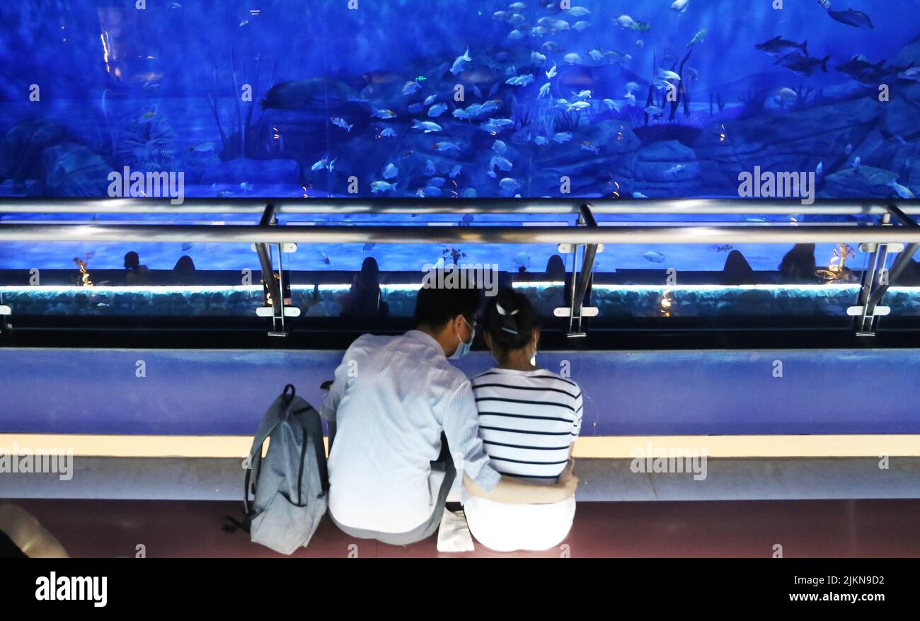 Couples fish hi-res stock photography and images - Alamy